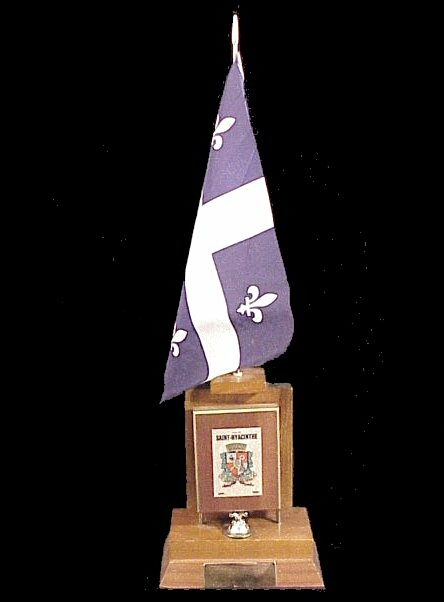 Porte-drapeau - Répertoire du patrimoine culturel du Québec