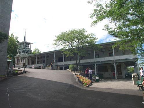 Pavillon des Pèlerins et le Carillon - Répertoire du patrimoine ...