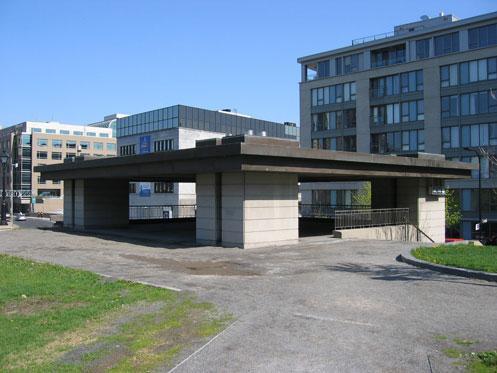 Édicule de la station de métro Champ-de-Mars - Répertoire du patrimoine ...