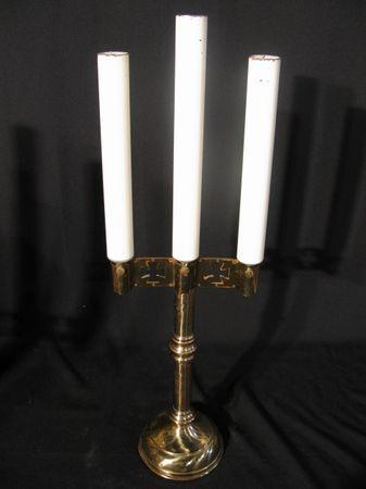 Candélabre d'église - Répertoire du patrimoine culturel du Québec