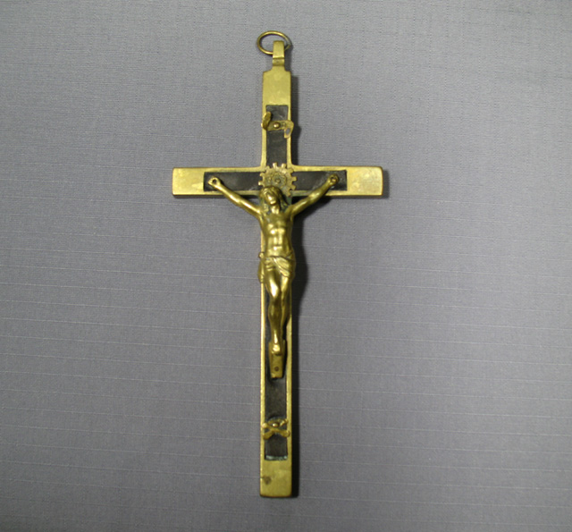 Crucifix de profession - Répertoire du patrimoine culturel du Québec