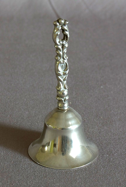 Clochette d'autel - Répertoire du patrimoine culturel du Québec