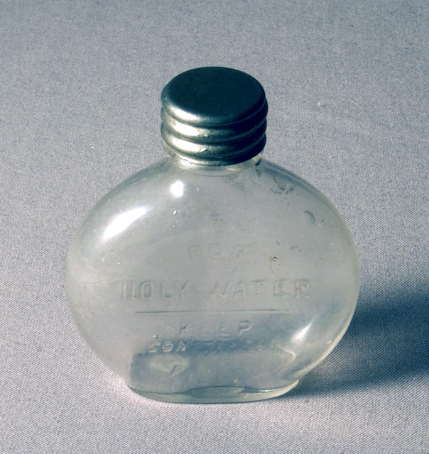 Bouteille à eau bénite - Répertoire du patrimoine culturel du Québec