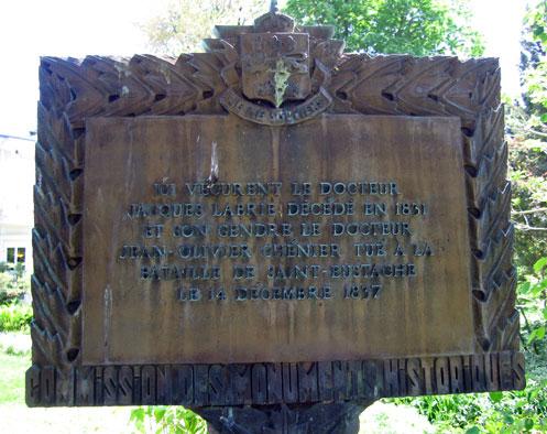 Plaque de la maison de Jacques Labrie et de Jean-Olivier Chénier ...